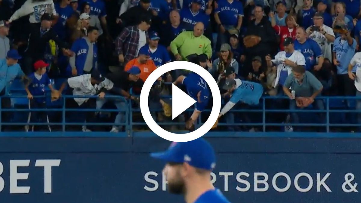 MLB. Fan deja escapar pelota del jonrón 61 de Aaron Judge | VIDEO ... MLB. Fan deja escapar pelota del jonrón 61 de Aaron Judge | VIDEO ...