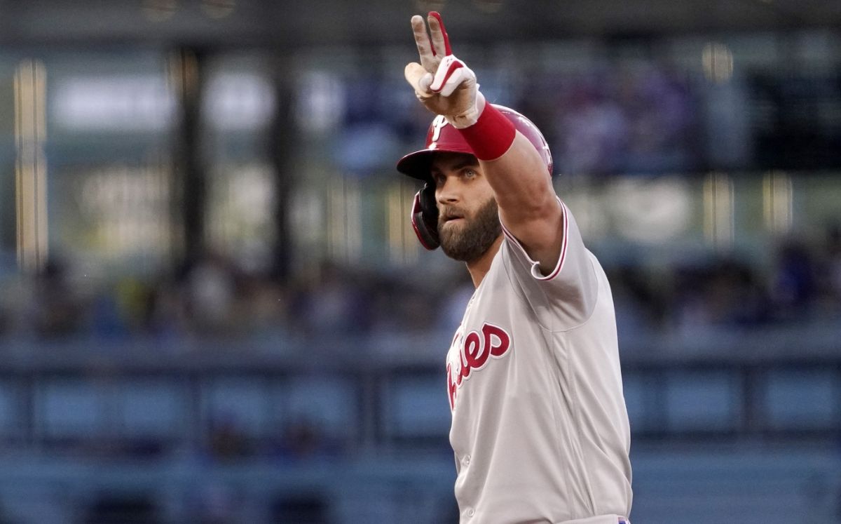 MLB: Bryce Harper toma práctica de bateo en Yankee Stadium tras lesión ...