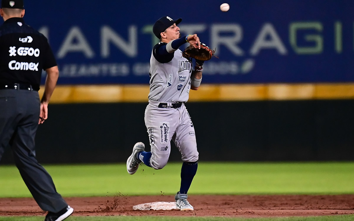 ¡UNA MÁQUINA! Ramiro Peña empata marca de más doble play en un juego ...