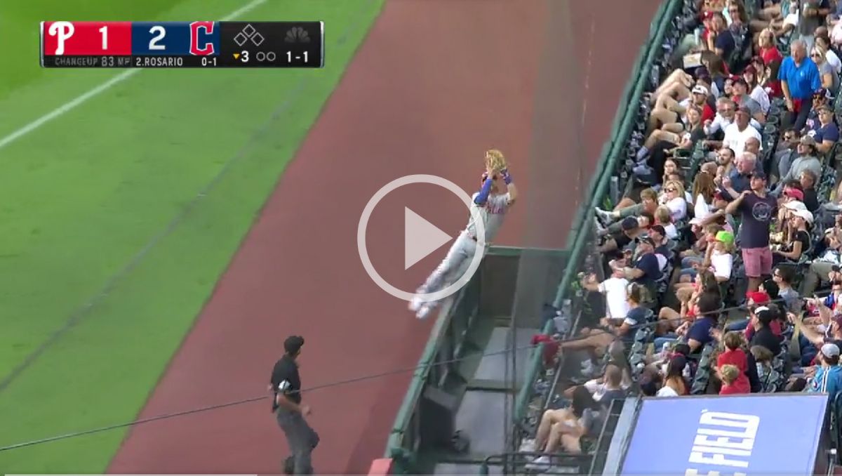 Bryce Harper hace ACROBÁTICA atrapada en su regreso a la 1B [VIDEO ...