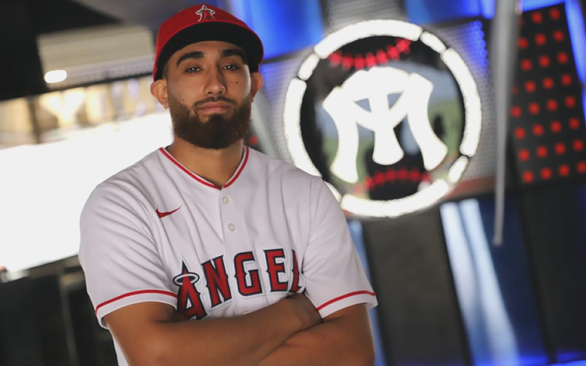 'Chuy' Martínez se pone la camisola de los Angels - Séptima Entrada