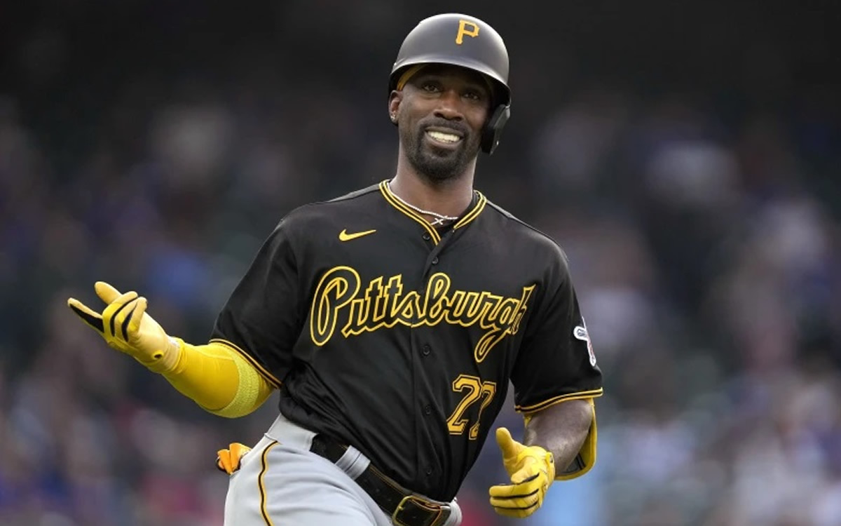 ¡Un año más! Andrew McCutchen vuelve a los Pirates en 2024 (Informes ...